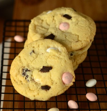 Chocolate Covered Strawberry M&M Cookies - Baking Bites